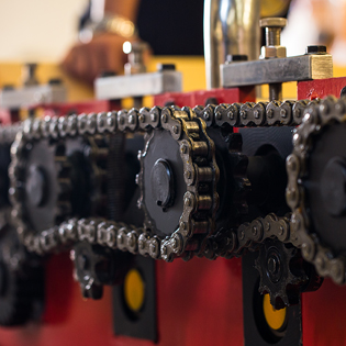 Chain and wire rope lubrication for tough industrial conditions | FUCHS ...